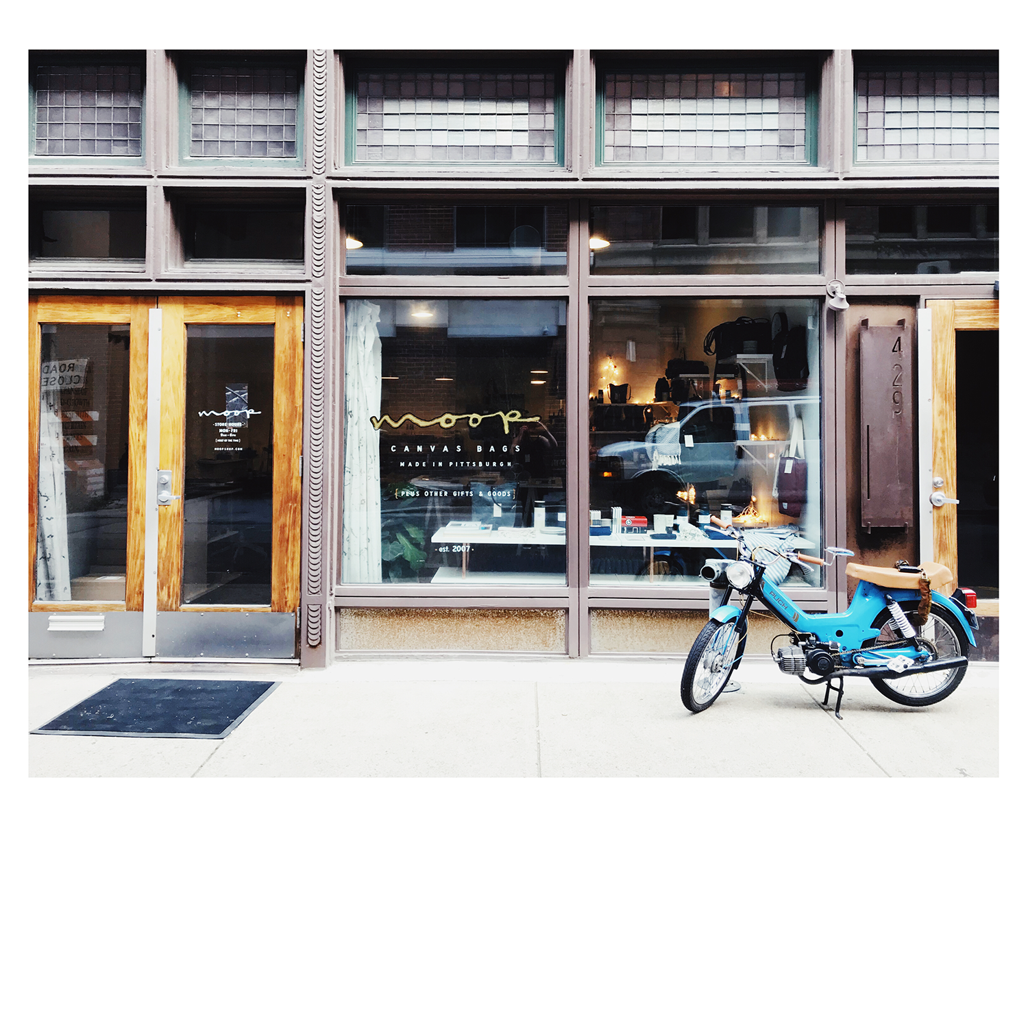 Storefront rollercoasters – Moop